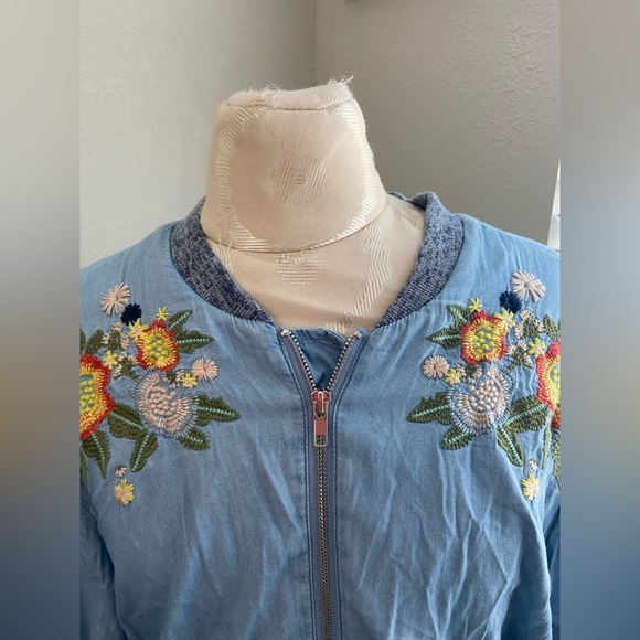 Gianni Bini | Jackets & Coats | Nwot Gb Chambray Colorful Embroidered ...